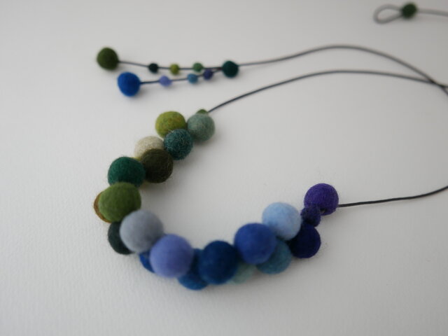 Single loop_L balls BG | iichi 日々の暮らしを心地よくするハンドメイドやアンティークのマーケットプレイス