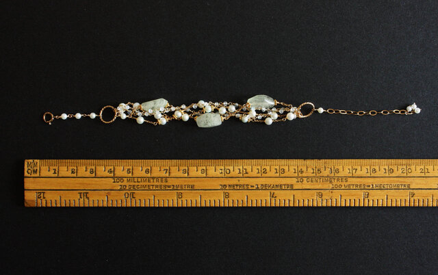 No. 296 リビアンデザートグラスと淡水パールのブレスレット | iichi 日々の暮らしを心地よくするハンドメイドやアンティークのマーケットプレイス