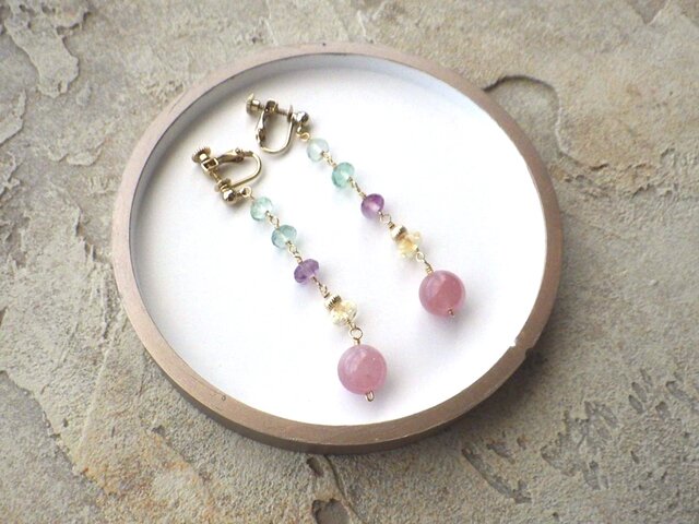 【iichi限定】天然石のピアス・イヤリング共通デザイン マダガスカル産ローズクオーツ、フローライト・・・ | iichi 日々の暮らしを心地よくするハンドメイドやアンティークのマーケットプレイス