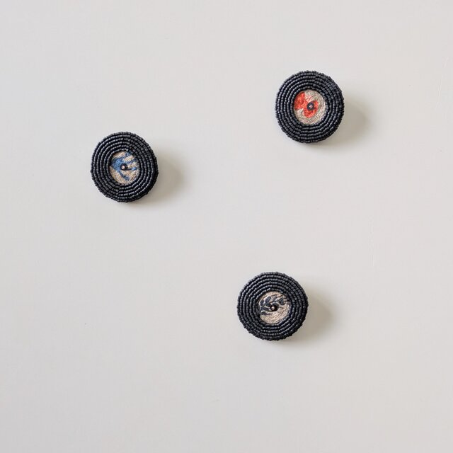 monolog músicaブローチ /蝶々 | iichi 日々の暮らしを心地よくするハンドメイドやアンティークのマーケットプレイス