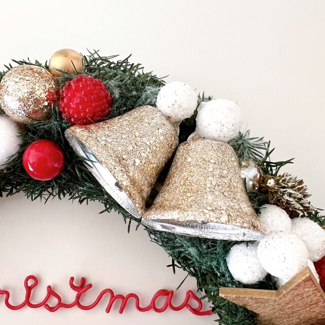 シマリスサンタさんの雪のChristmasリース | iichi 日々の暮らしを心地よくするハンドメイドやアンティークのマーケットプレイス