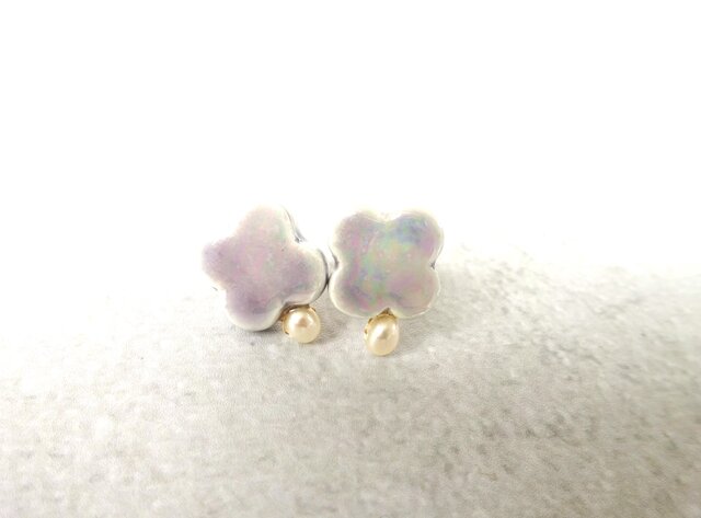 CLOVERと淡水パール のピアス/イヤリング（ラベンダーカラー） | iichi 日々の暮らしを心地よくするハンドメイドやアンティークのマーケットプレイス