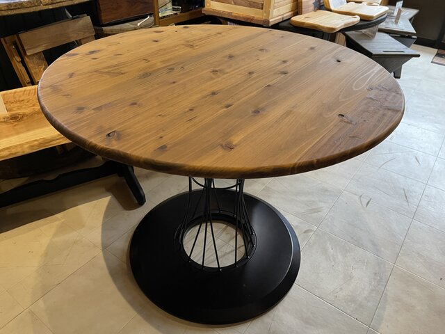 在庫あり 即納 Hotaru 丸テーブル 机 リビング ダーク アイアン カフェ アップサイクル 天然木 無垢材 | iichi 日々の暮らしを心地よくするハンドメイドやアンティークの ...