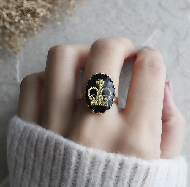 西ドイツヴィンテージ！王冠リング クラウン 1950年代 金アレ対応 | iichi 日々の暮らしを心地よくするハンドメイドやアンティークのマーケットプレイス