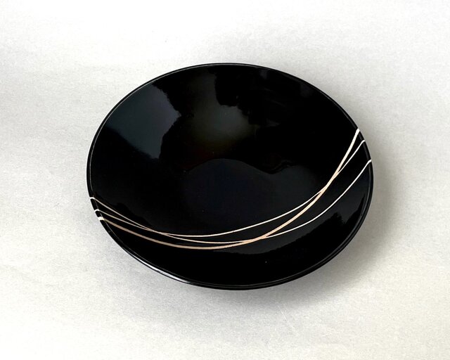 皿 (小) 黒 black / ライン line | iichi 日々の暮らしを心地よくするハンドメイドやアンティークのマーケットプレイス