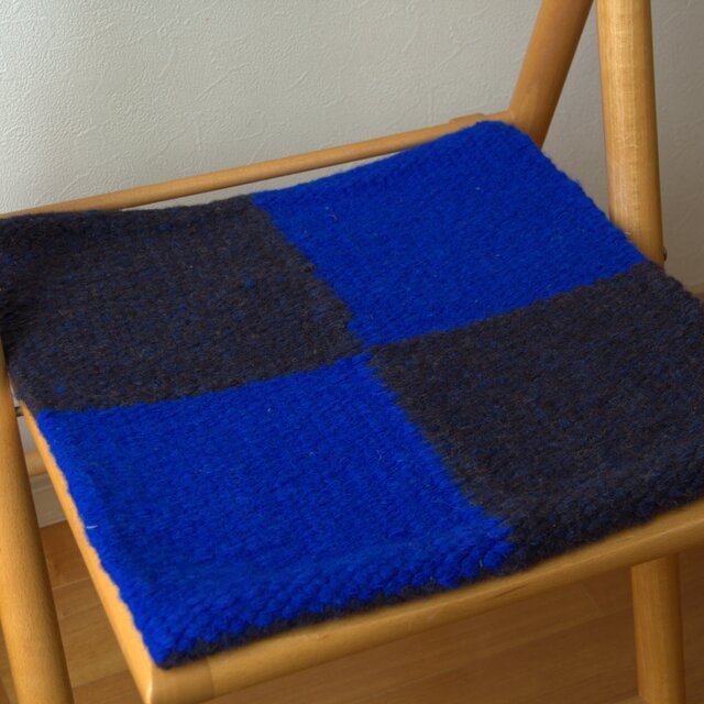 Kさまオーダー作品 ホームスパン・チェアマット ブルー×ブルーMIX | iichi 日々の暮らしを心地よくするハンドメイドやアンティークのマーケットプレイス