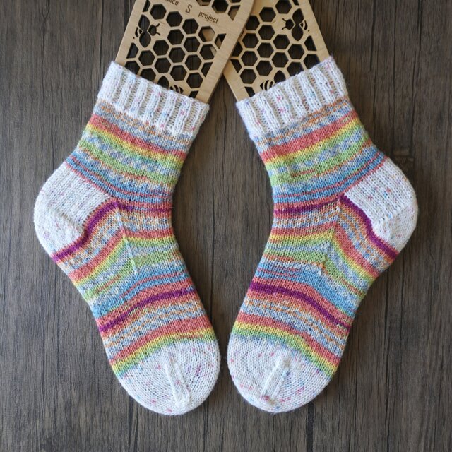 [洗濯機ok]手編みの靴下 キャンディ | iichi 日々の暮らしを心地よくするハンドメイドやアンティークのマーケットプレイス