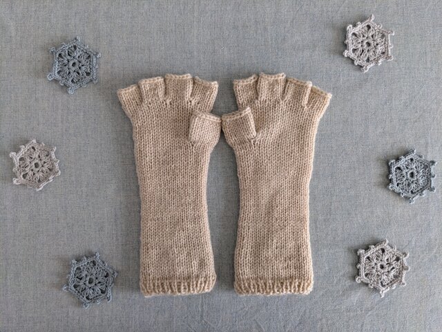 指先がオープンの手袋アルパカ×ラムウールベージュ系(女性用M) | iichi 日々の暮らしを心地よくするハンドメイドやアンティークのマーケットプレイス