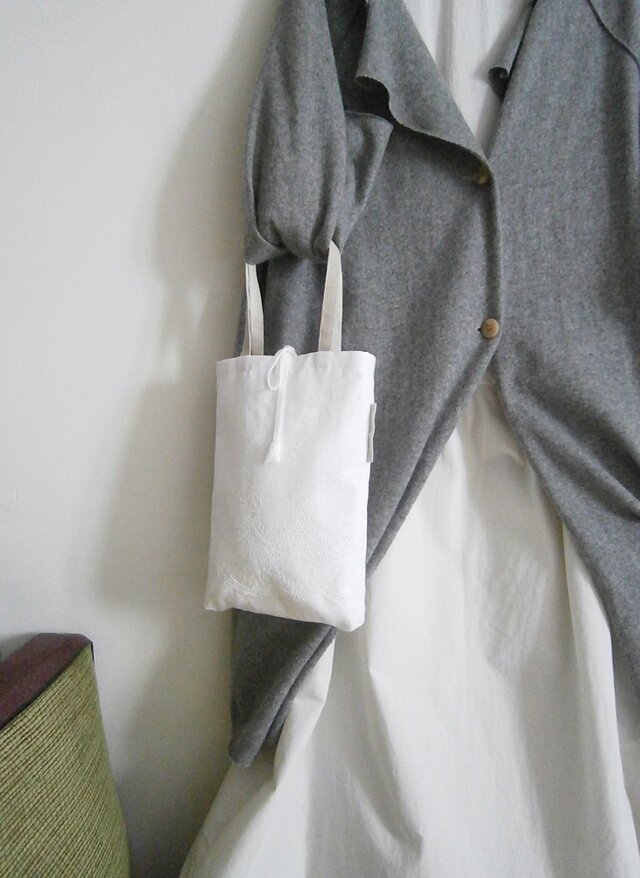 cutwork刺繍×linen 柔らかいBag | iichi 日々の暮らしを心地よくするハンドメイドやアンティークのマーケットプレイス