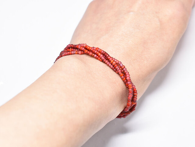 アンティーク金赤mixホワイトハーツの4連ブレス（ターコイズ留め金） | iichi 日々の暮らしを心地よくするハンドメイドやアンティークのマーケットプレイス