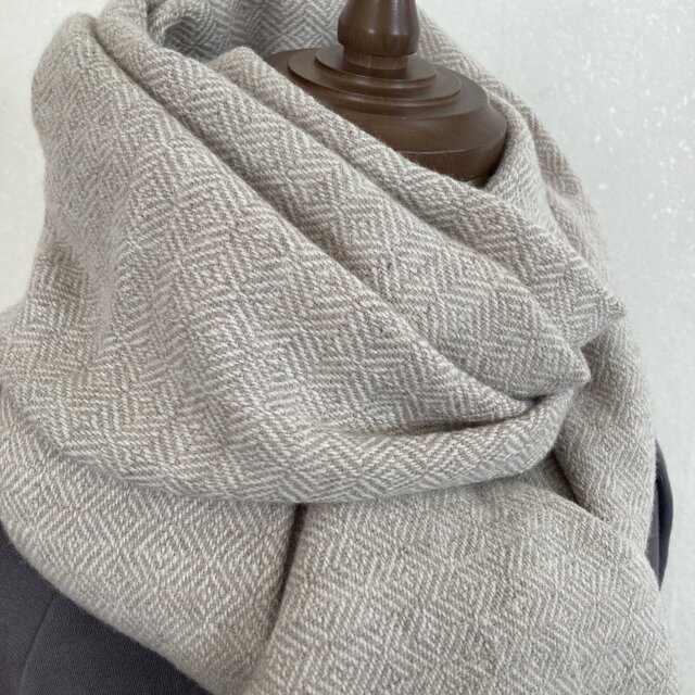 手織り カシミヤ入りベージュのストール | iichi 日々の暮らしを心地よくするハンドメイドやアンティークのマーケットプレイス