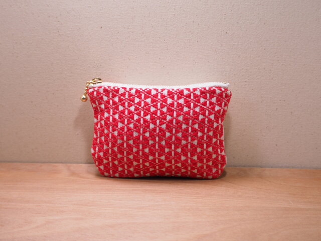 こぎん刺し りんご ポーチ 刺繍 kogin | iichi 日々の暮らしを心地よくするハンドメイドやアンティークのマーケットプレイス