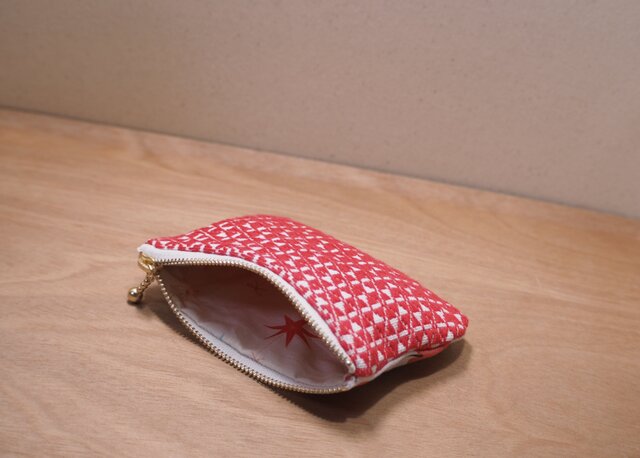 こぎん刺し りんご ポーチ 刺繍 kogin | iichi 日々の暮らしを心地よくするハンドメイドやアンティークのマーケットプレイス