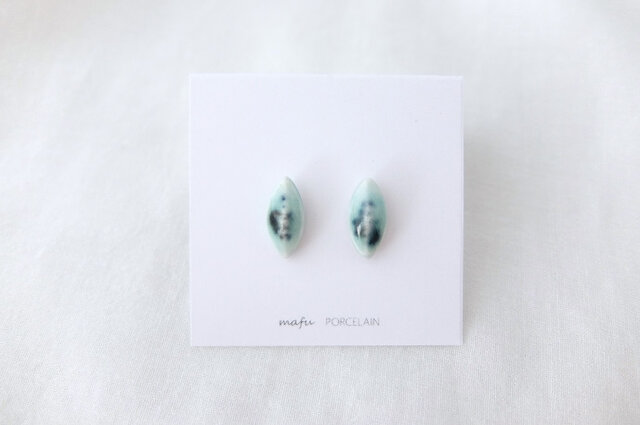 ピアス bourgeon ink/mint | iichi 日々の暮らしを心地よくするハンドメイドやアンティークのマーケットプレイス