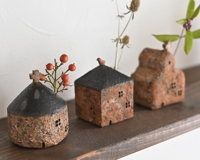 花咲く小さなおうち q-01(真ん中) | iichi 日々の暮らしを心地よくするハンドメイドやアンティークのマーケットプレイス