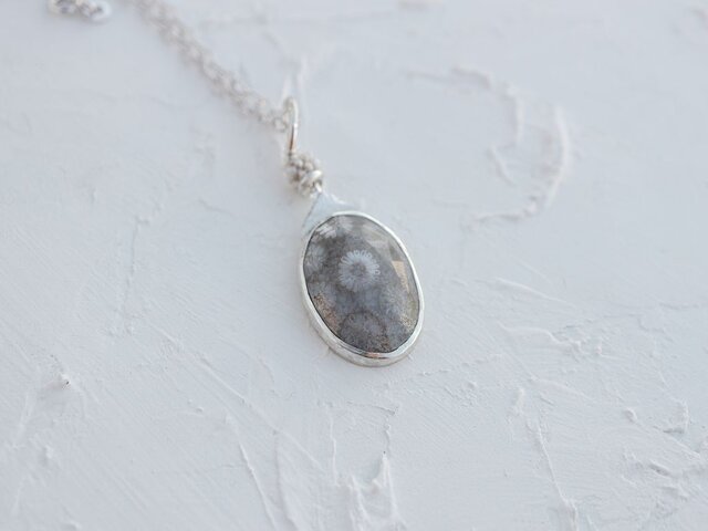 石の花＊フォッシルコーラル＊シルバーペンダント＊no.725 | iichi 日々の暮らしを心地よくするハンドメイドやアンティークのマーケットプレイス