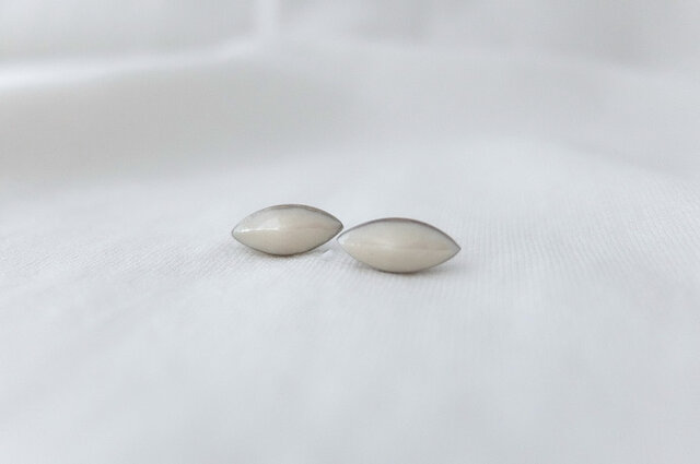 ピアス bourgeon aurore | iichi 日々の暮らしを心地よくするハンドメイドやアンティークのマーケットプレイス