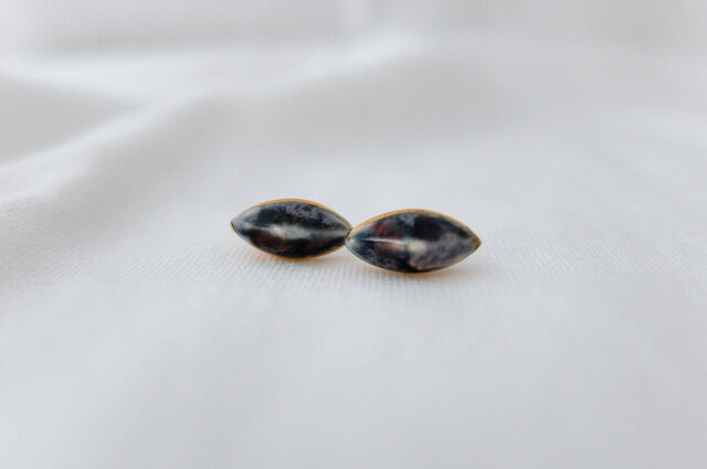 ピアス bourgeon nuit | iichi 日々の暮らしを心地よくするハンドメイドやアンティークのマーケットプレイス