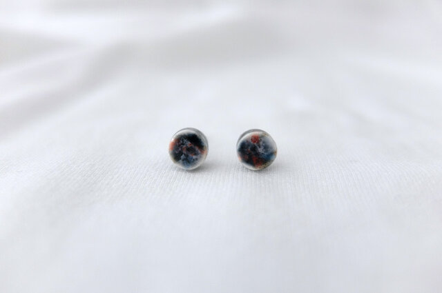 ピアス cylinder nuit | iichi 日々の暮らしを心地よくするハンドメイドやアンティークのマーケットプレイス