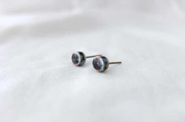 ピアス cylinder nuit | iichi 日々の暮らしを心地よくするハンドメイドやアンティークのマーケットプレイス