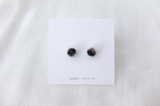 ピアス cylinder nuit | iichi 日々の暮らしを心地よくするハンドメイドやアンティークのマーケットプレイス