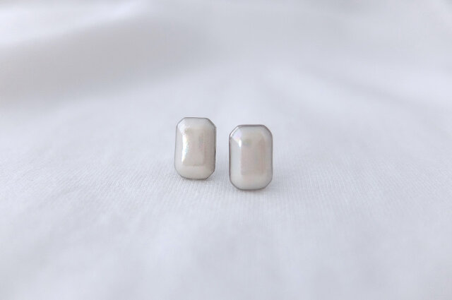 ピアス rectangle aurore | iichi 日々の暮らしを心地よくするハンドメイドやアンティークのマーケットプレイス