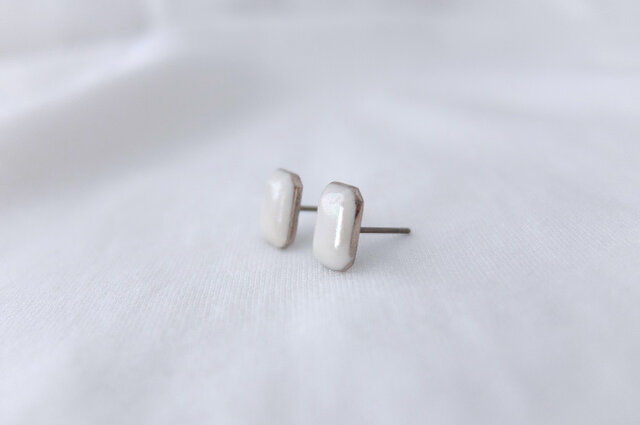 ピアス rectangle aurore | iichi 日々の暮らしを心地よくするハンドメイドやアンティークのマーケットプレイス