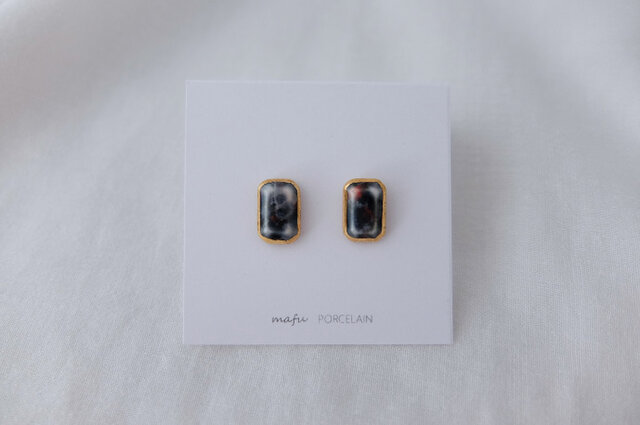 ピアス rectangle nuit | iichi 日々の暮らしを心地よくするハンドメイドやアンティークのマーケットプレイス