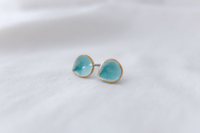 ピアス hitohira mint | iichi 日々の暮らしを心地よくするハンドメイドやアンティークのマーケットプレイス