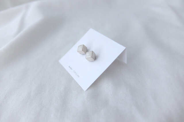 ピアス cube aurore | iichi 日々の暮らしを心地よくするハンドメイドやアンティークのマーケットプレイス