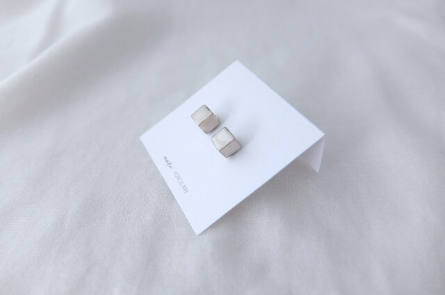 ピアス cube aurore | iichi 日々の暮らしを心地よくするハンドメイドやアンティークのマーケットプレイス