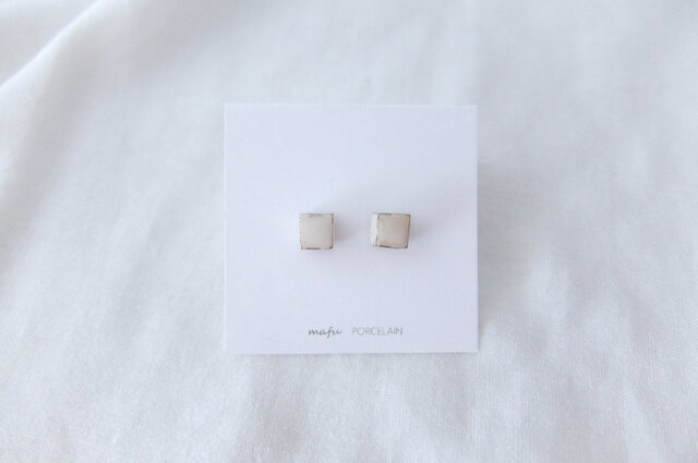 ピアス cube aurore | iichi 日々の暮らしを心地よくするハンドメイドやアンティークのマーケットプレイス