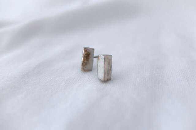 ピアス origami gris | iichi 日々の暮らしを心地よくするハンドメイドやアンティークのマーケットプレイス