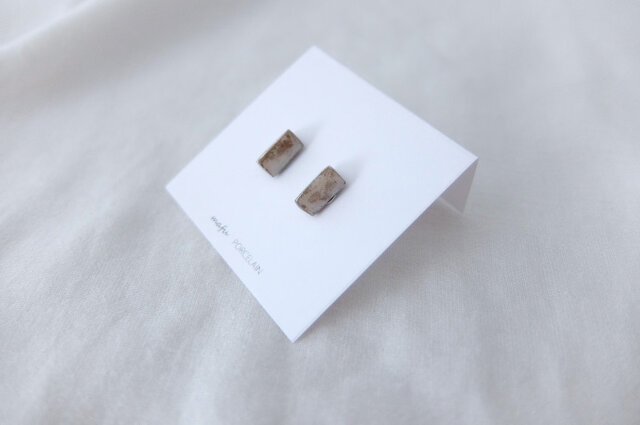 ピアス origami gris | iichi 日々の暮らしを心地よくするハンドメイドやアンティークのマーケットプレイス