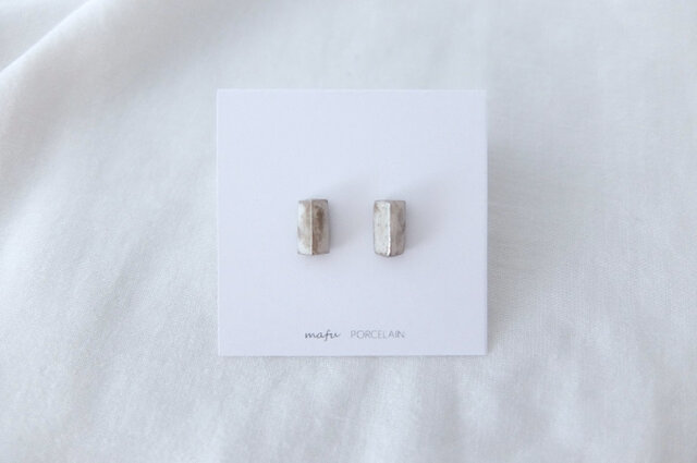 ピアス origami gris | iichi 日々の暮らしを心地よくするハンドメイドやアンティークのマーケットプレイス