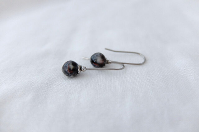 ピアス nuit long | iichi 日々の暮らしを心地よくするハンドメイドやアンティークのマーケットプレイス