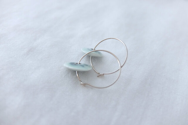 ピアス hoop ink/mint SV925 | iichi 日々の暮らしを心地よくするハンドメイドやアンティークのマーケットプレイス