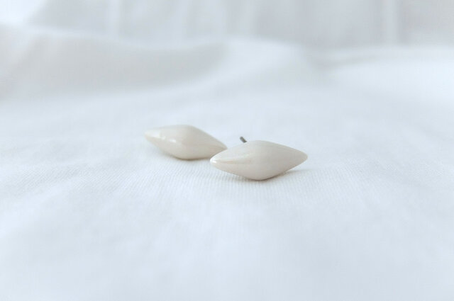 ピアス bourgeon/large aurore | iichi 日々の暮らしを心地よくするハンドメイドやアンティークのマーケットプレイス