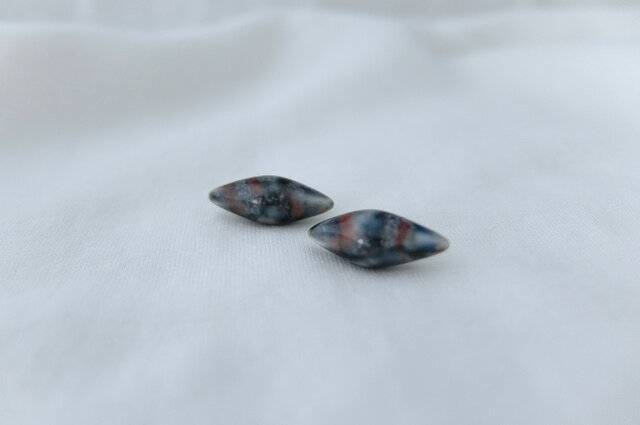 ピアス bourgeon/large nuit | iichi 日々の暮らしを心地よくするハンドメイドやアンティークのマーケットプレイス