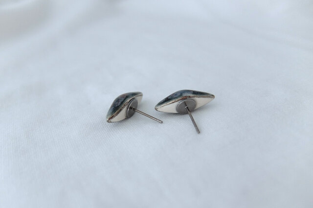 ピアス bourgeon/large nuit | iichi 日々の暮らしを心地よくするハンドメイドやアンティークのマーケットプレイス