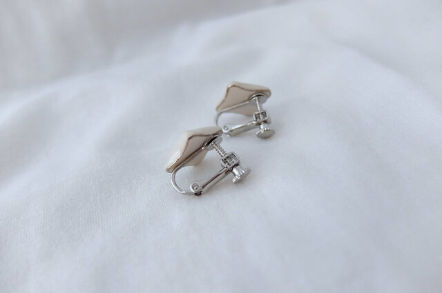 イヤリング twinkle aurore | iichi 日々の暮らしを心地よくするハンドメイドやアンティークのマーケットプレイス