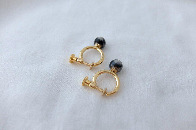 イヤリング hoop bleu | iichi 日々の暮らしを心地よくするハンドメイドやアンティークのマーケットプレイス