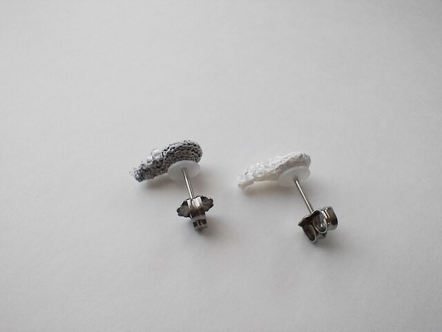 STUDS(グレー/生成り) | iichi 日々の暮らしを心地よくするハンドメイドやアンティークのマーケットプレイス