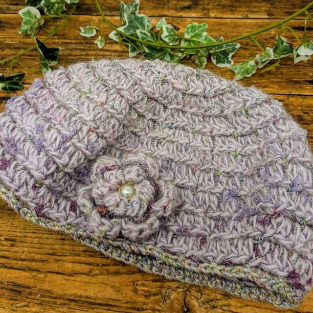 モヘアとファンシーヤーンのふんわり帽子（ライラックピンク） | iichi 日々の暮らしを心地よくするハンドメイドやアンティークのマーケットプレイス