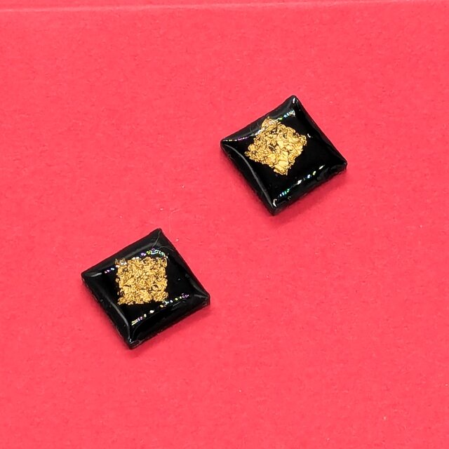 24Kの金箔と黒漆のスクエアピアスイヤリング【2050】 | iichi 日々の暮らしを心地よくするハンドメイドやアンティークのマーケットプレイス
