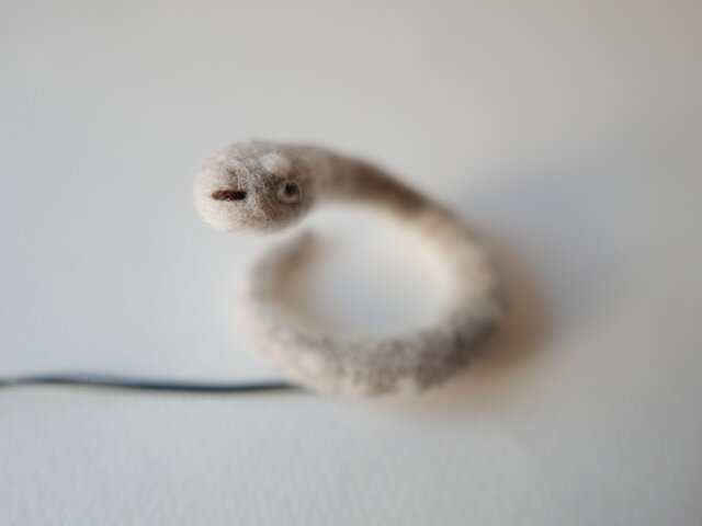 へび ストラップL | iichi 日々の暮らしを心地よくするハンドメイドやアンティークのマーケットプレイス