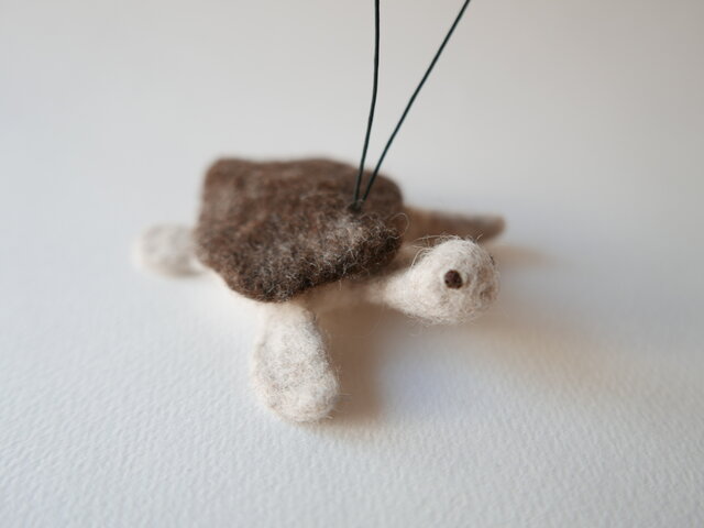 カメ ストラップB | iichi 日々の暮らしを心地よくするハンドメイドやアンティークのマーケットプレイス