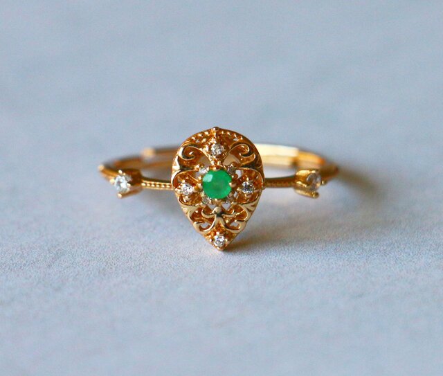 ヴィンテージスタイル＊天然石 エメラルド 指輪＊フリーサイズ GP | iichi 日々の暮らしを心地よくするハンドメイドやアンティークのマーケットプレイス