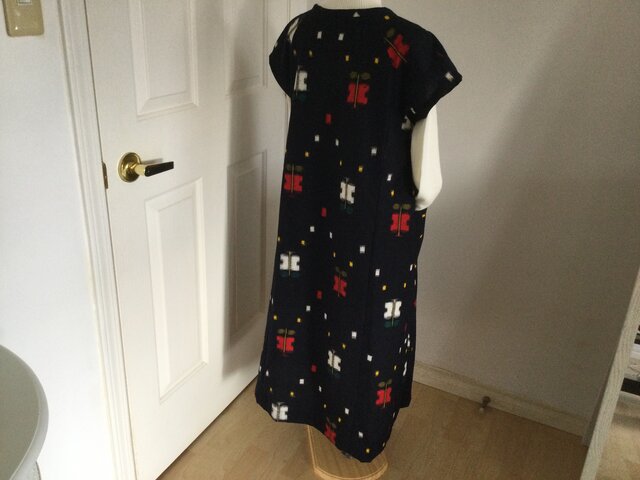 クリスマスカラーのワンピース | iichi 日々の暮らしを心地よくするハンドメイドやアンティークのマーケットプレイス