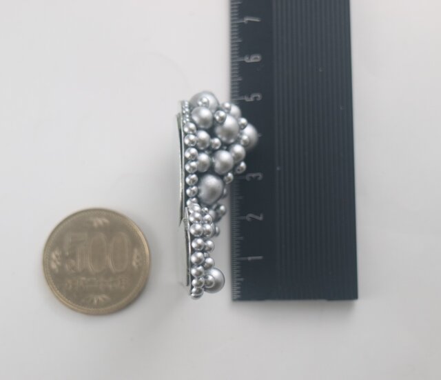 超軽 立体マットシルバーのハート | iichi 日々の暮らしを心地よくするハンドメイドやアンティークのマーケットプレイス